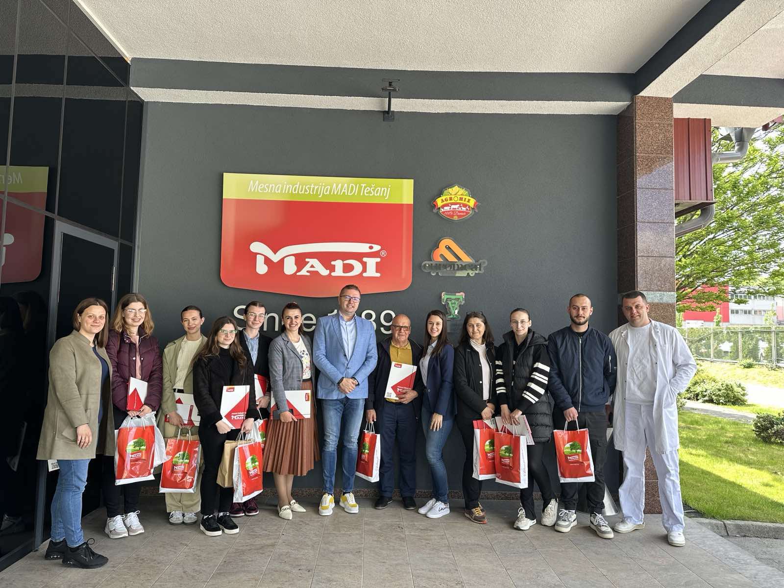 STUDENTI TEHNOLOŠKOG FAKULTETA UNIVERZITETA TUZLA U POSJETI KOMPANIJI ...